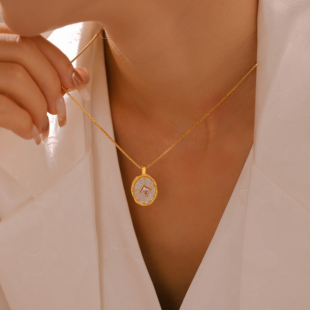 Vintage Oval Pendant Necklace Mother Of Pearl Zircon 18K Vintage Oval Pendant Necklace Mother Of Pearl Zircon 18K